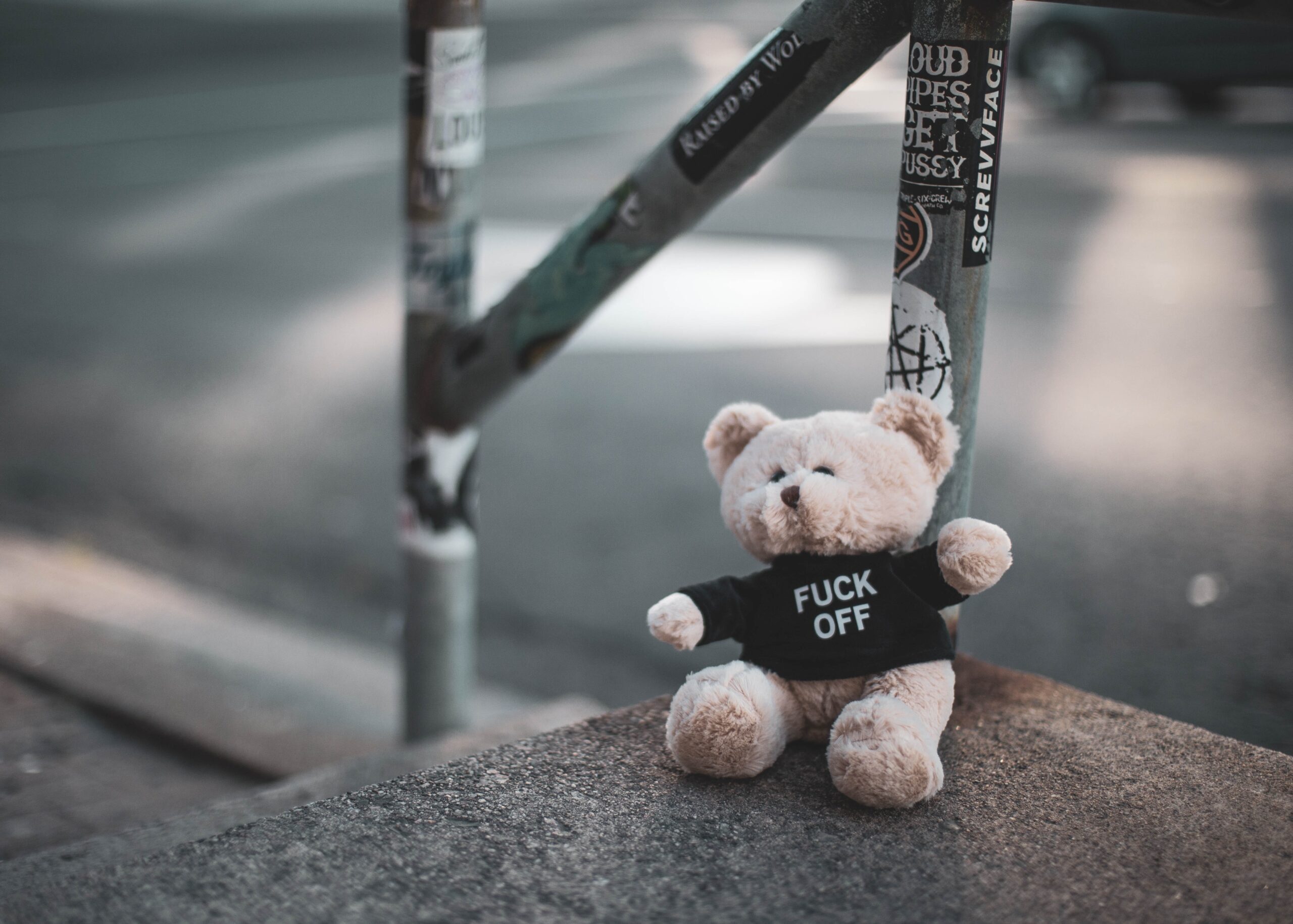 「罵詈雑言を浴びせる」は英語で？｜メイクイット英語塾